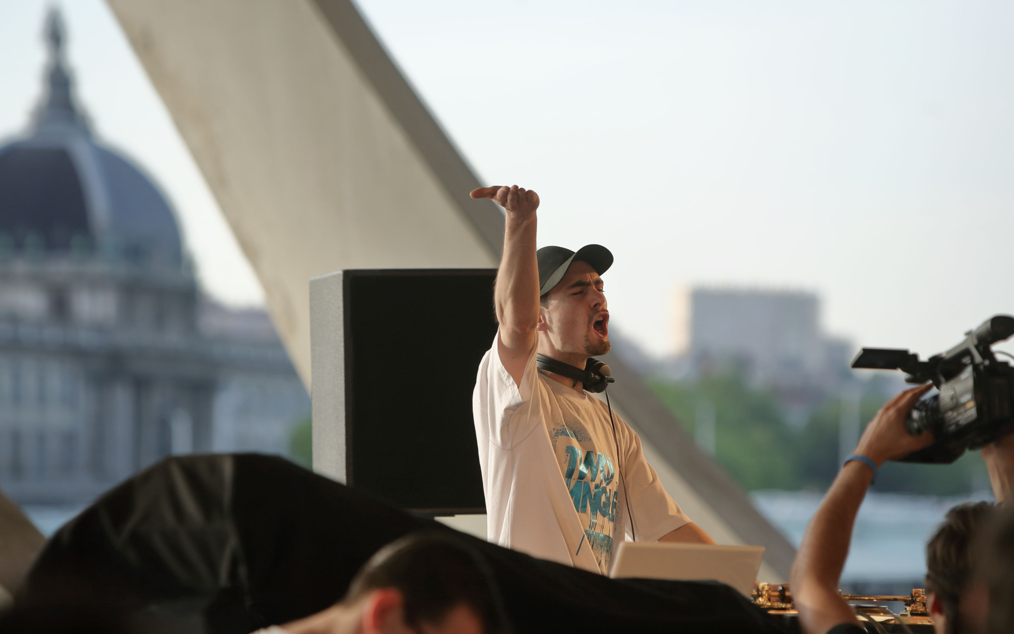 BIOGRAPHY | DJ FLY - Official Website